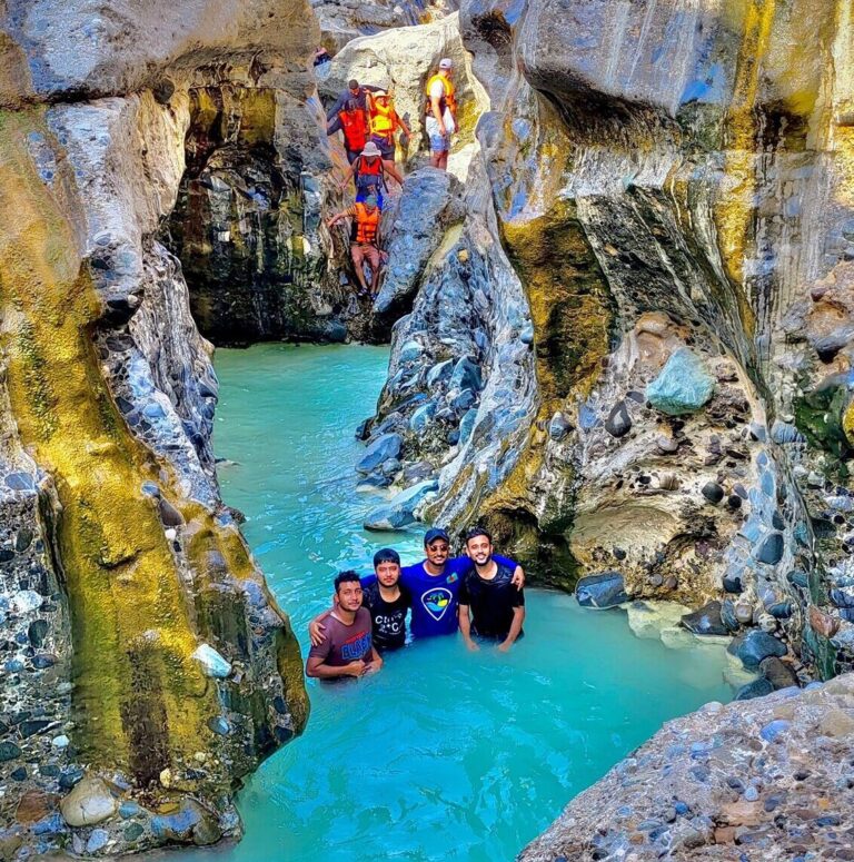 Why Oman is Heaven for Europeans: Stress-Free Life - Pink Stone